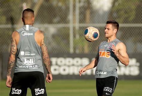 Corinthians faz trabalho tático de olho no Red Bull Bragantino Lance