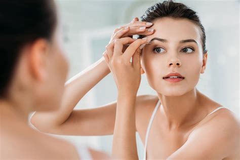 Tips para depilar tus cejas según la forma del rostro Nexofin