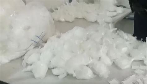 Mulher é presa mais de 1 800 porções de cocaína no Alvinópolis O