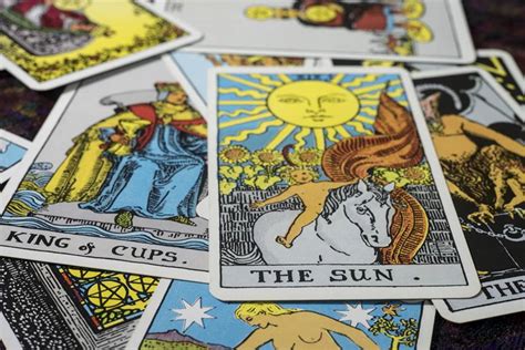 Carte Dei Tarocchi E Libri Sui Tarocchi