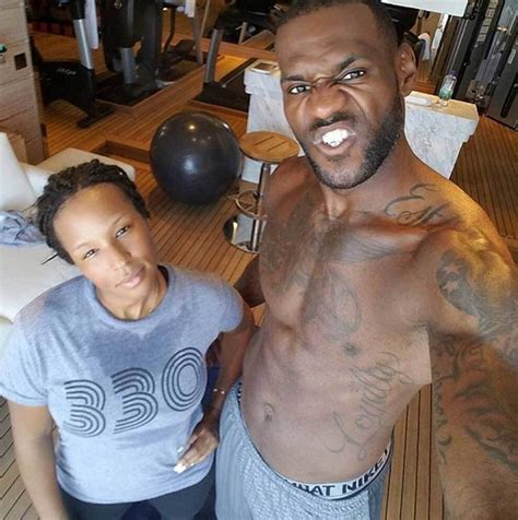 Lebron James Labels His Wife As The Real Mvp Who Is Savannah Foto