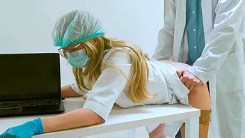 Enfermera Follada Por El Doctor Hasta Que Se Corre Dentro De Ella