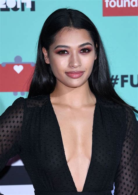 Smoldering Brunette Vanessa White Shows Her Cleavage In Public The