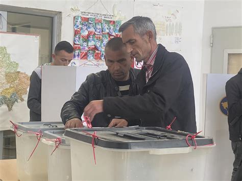 Voton kandidati i PDK së për kryetar të Zveçanit Për fillim çdo gjë po