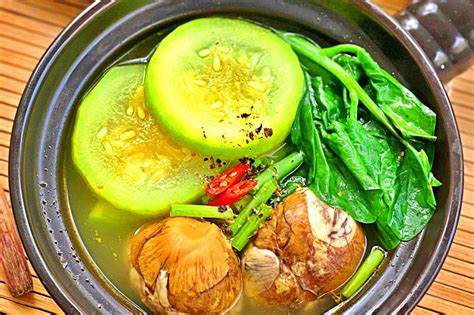 Chuyên trang ẩm thực nổi tiếng khen nức nở bánh xèo nem lụi của Việt
