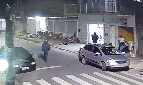 V Deo Mostra Momento Da A O De Criminosos Durante Execu O De