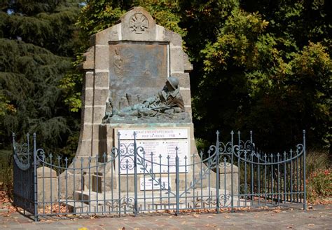 Monument Aux Morts De La Guerre De 1914 1918 Et De La Guerre De 1939
