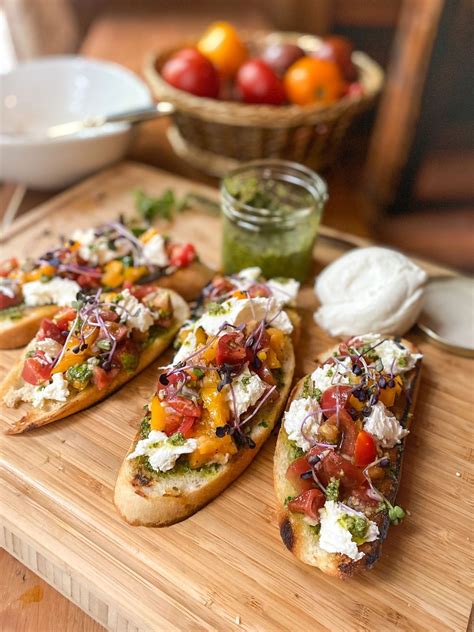 Ma Bruschetta Caprese Veggie Recipes Lunch Recipes Vegetarian Recipes