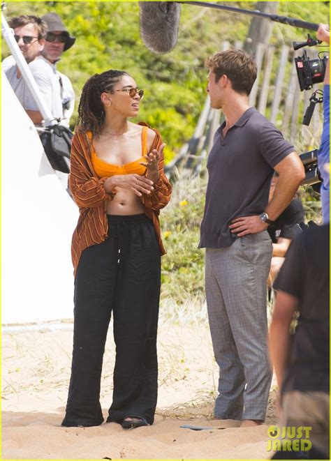 Sydney Sweeney Glen Powell Hit The Beach To Film Mystery Rom In
