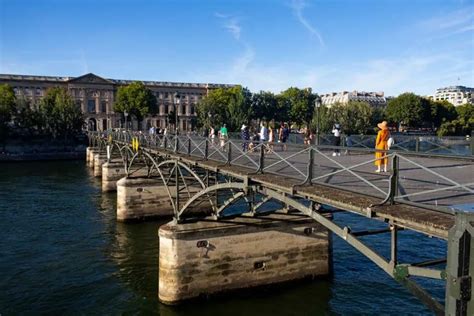 Pont Des Arts Paris The Romantic Love Bridge Over The Seine