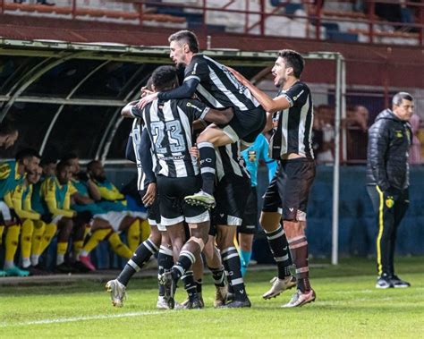 VÍDEO Volante recebe açúcar e faz o 1º gol fora de casa do