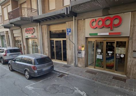 Sassuolo Tira Un Colpo Di Karate Al Vigilante Ma Viene Assolto Per La