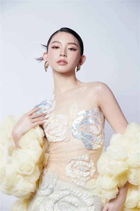 Bâu Krysie Á quân The Face bị người hâm mộ quay xe vì liên hoàn