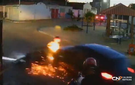 Vídeo Imagens de câmeras de segurança mostram momento da colisão entre