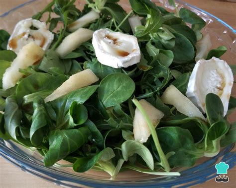 Salada De Folhas Pera E Queijo Sabor Surpreendente