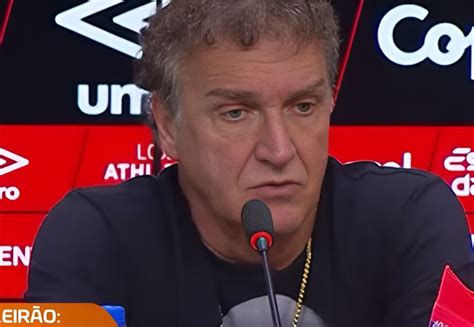 Athletico PR oficializa saída do técnico Cuca após desconforto em