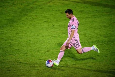 VIDEOS el increíble golazo de tiro libre de Messi para el 4 4 desde