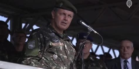 Quem é o general Tomás Miguel Ribeiro Paiva novo comandante do Exército
