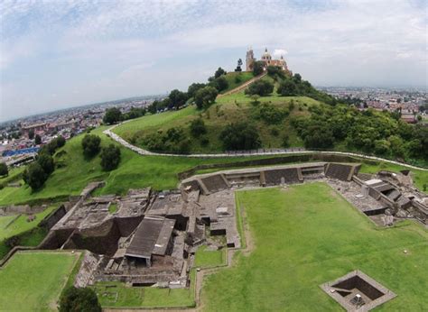 La pirámide más grande del mundo se esconde dentro de una montaña en México