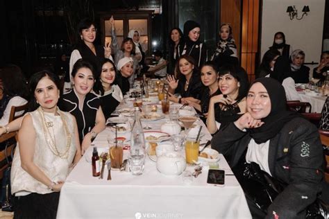 10 Gaya Artis Di Pesta Ulang Tahun Ke 51 Mayangsari Geng Sosialita