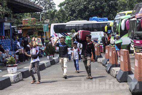Foto Suasana Arus Balik Lebaran Di Terminal Kampung Rambutan