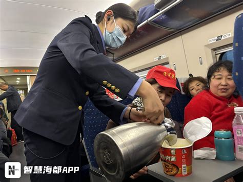 福州迎来首批免费搭乘复工专列返岗员工