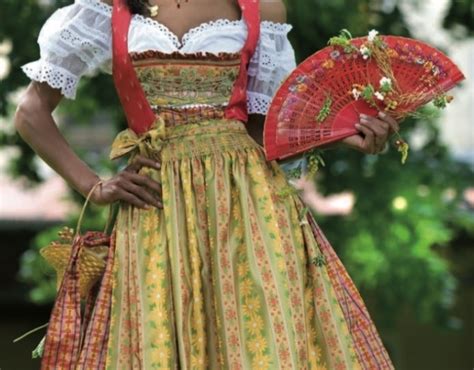 Dirndl Frisuren fürs Oktoberfest 30 Flechtfrisuren und Trends