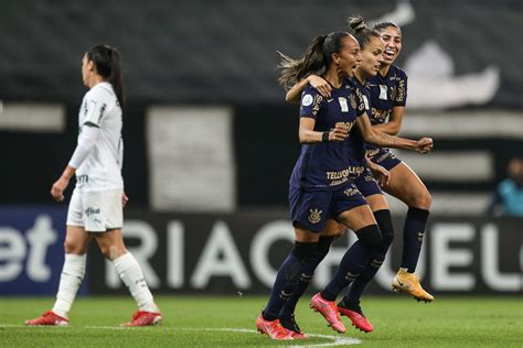Corinthians domina o Palmeiras no final de semana e conquista Brasileirão