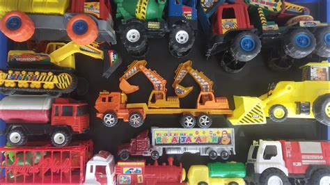Menemukan Banyak Mainan Mobil Mobilan Loader Exapator Truk Pasir Truk