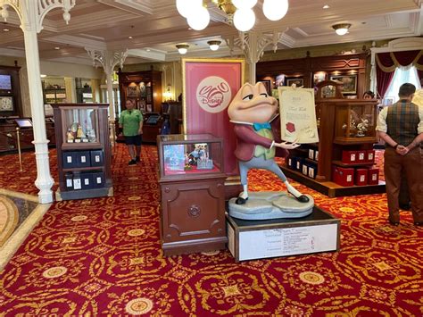 New Disney 100 Years Of Music And Wonder Light Up Figure Strikes Up The