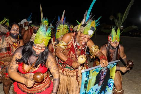 Jogos Indígenas começam desfile de delegações e ritual para acender