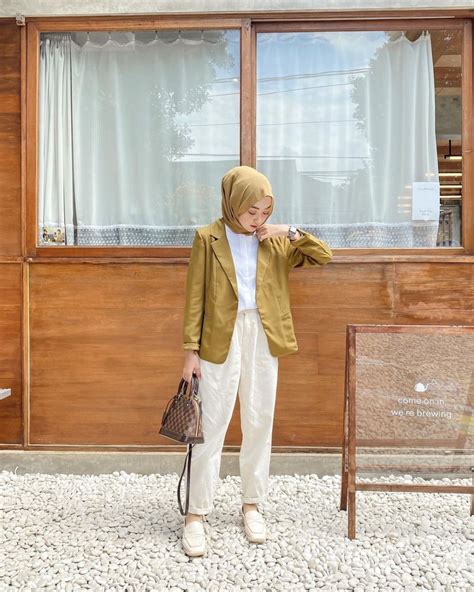 10 Ide OOTD Hijab Dengan Blazer Ala Meirani Amalia Putri