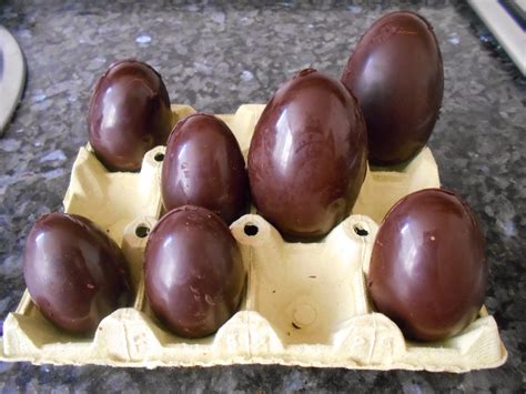 COMO HACER HUEVOS DE PASCUA DE CHOCOLATE MAYTE EN LA COCINA