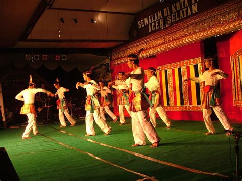Pola Lantai Tari Seudati Sejarah Fungsi Dan Gerakannya