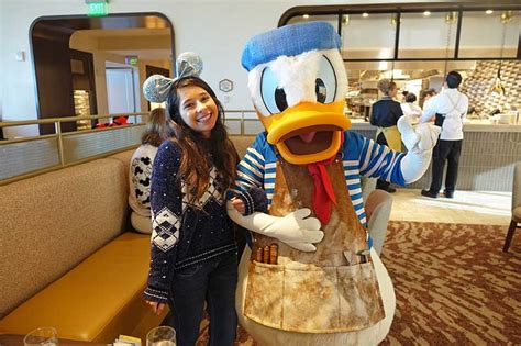 Our Guide To Character Dining At Disney World Hotels