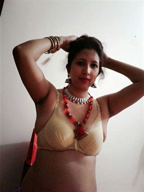 Indische Aunty zeigt ihre Wundertüten Telegraph