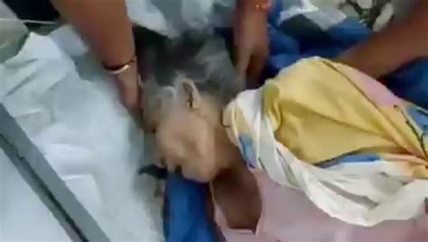 Video Una anciana se despierta dentro de un ataúd durante su propio