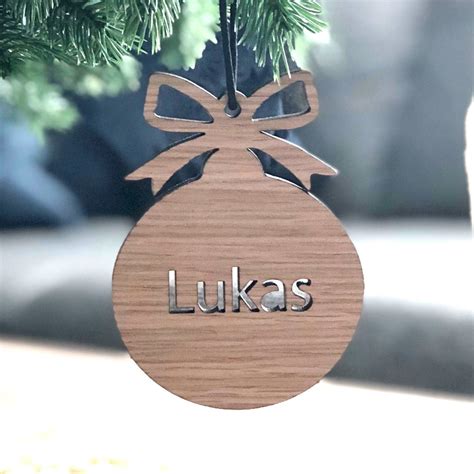 Julekugle med udskåret navn sløjfe Designluksus
