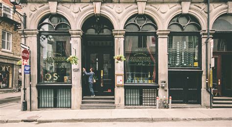 Images Gratuites Homme En Marchant Architecture Route Maison