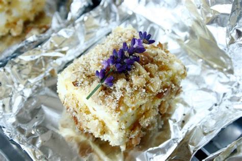 Gegrillter Feta Mit Walnuss Panade Und Lavendel Transglobal Pan Party