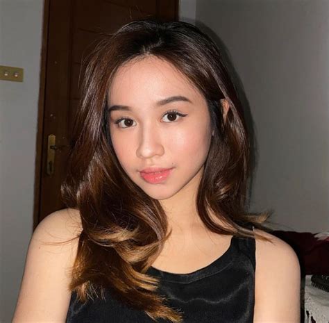 Pin Oleh Annisa Rahmah Di Selebritas Rambut Pendek Kecantikan Alat