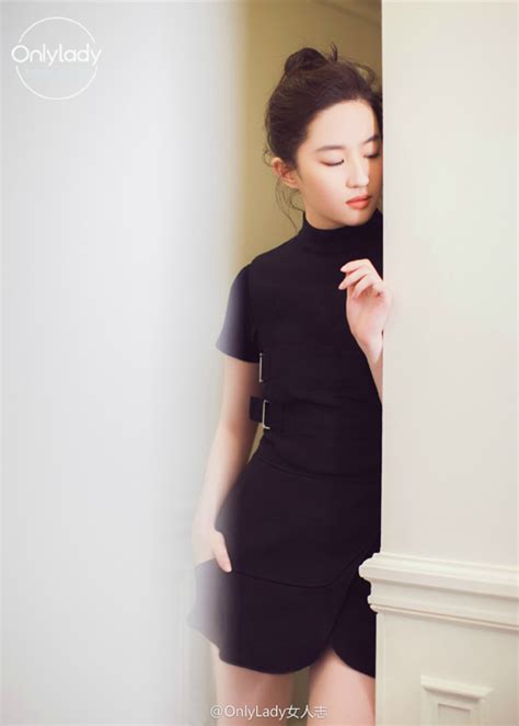 重返仙界刘亦菲穿白色透视蕾丝裙 尽显曼妙身姿