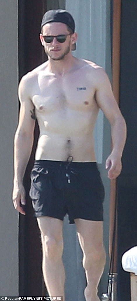 Kate Mara Gets A Kiss From Shirtless Hunk Jamie Bell In Mexico Daily