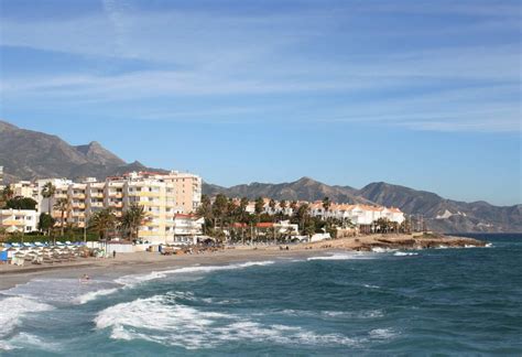 Qué ver en Nerja Playas en Nerja KAYAK