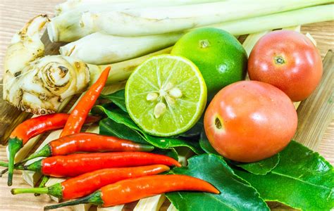 Recette Thaï soupe épicée à la citronnelle Chef Jevto Bond