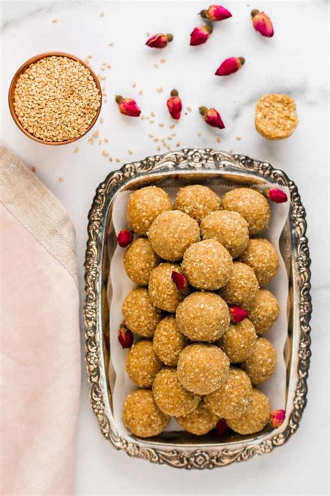Easy Til Laddu Til Ke Laddu Tilache Ladoo Ministry Of Curry