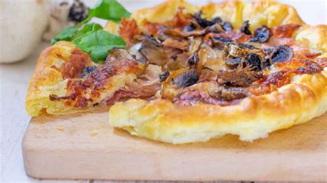 Tarte aux champignons et au jambon rapide savoureuse et alléchante