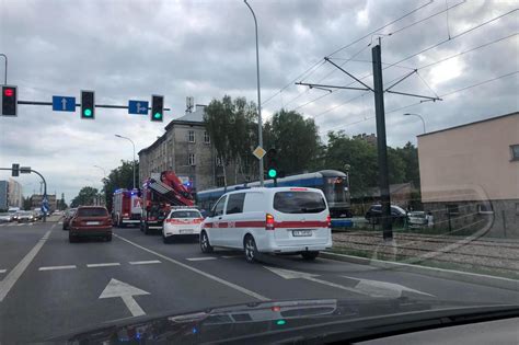 Kraków zderzenie tramwaju z samochodem na ul Zakopiańskiej