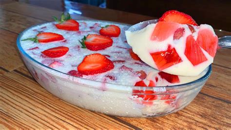 Gelatina De Tres Leches Y Frutilla