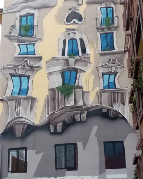 Il Palazzo Di Porta Romana Sembra Un Opera Di Gaud Quasi Completato